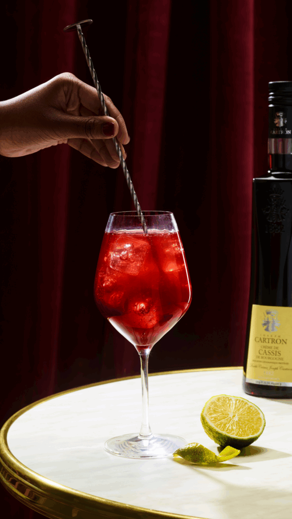 Cassis Crush : le cocktail parfait pour l’été
